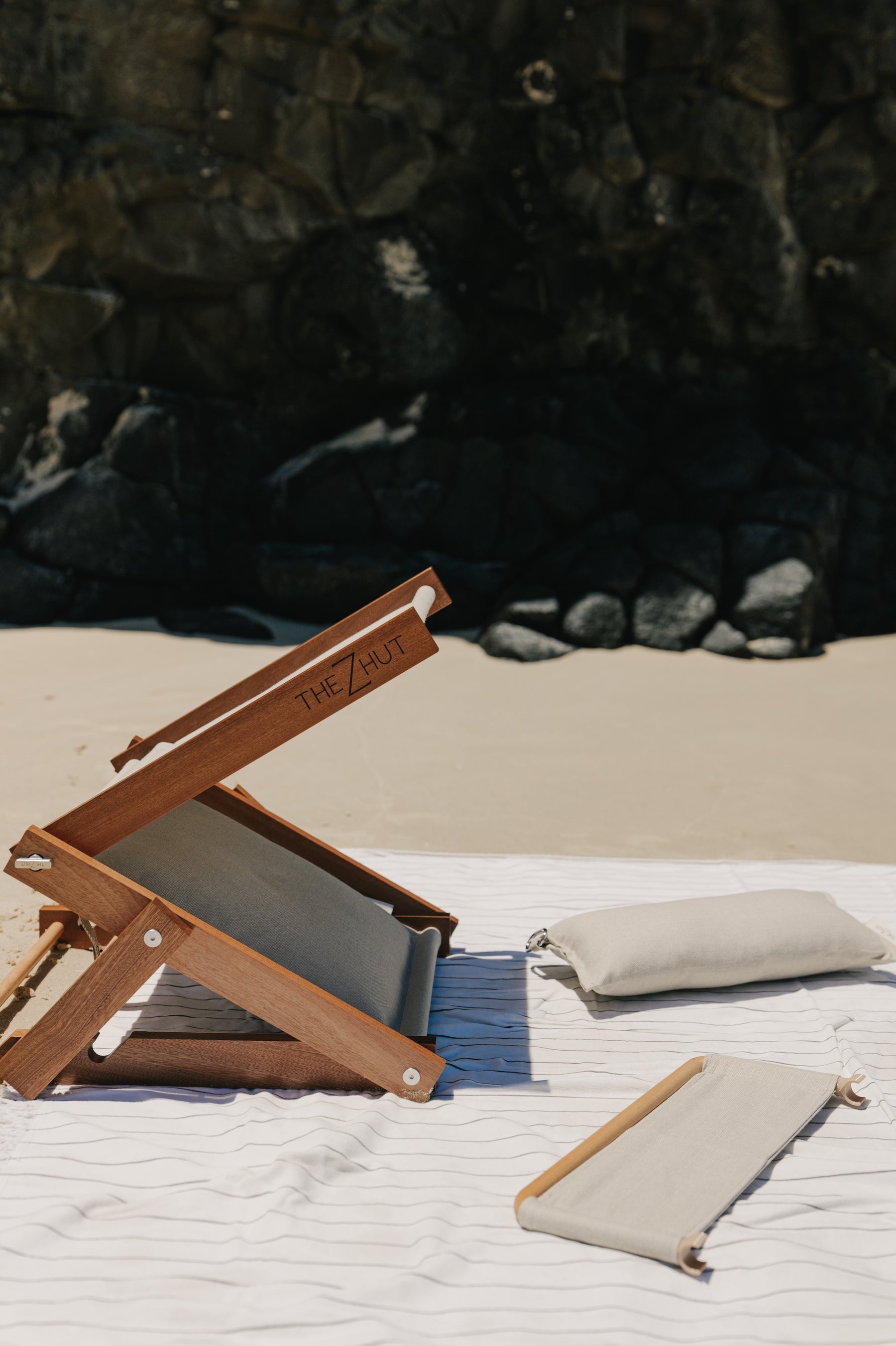 Premium Portable Beach Shaders with Built-In Pillow | The Z Hut